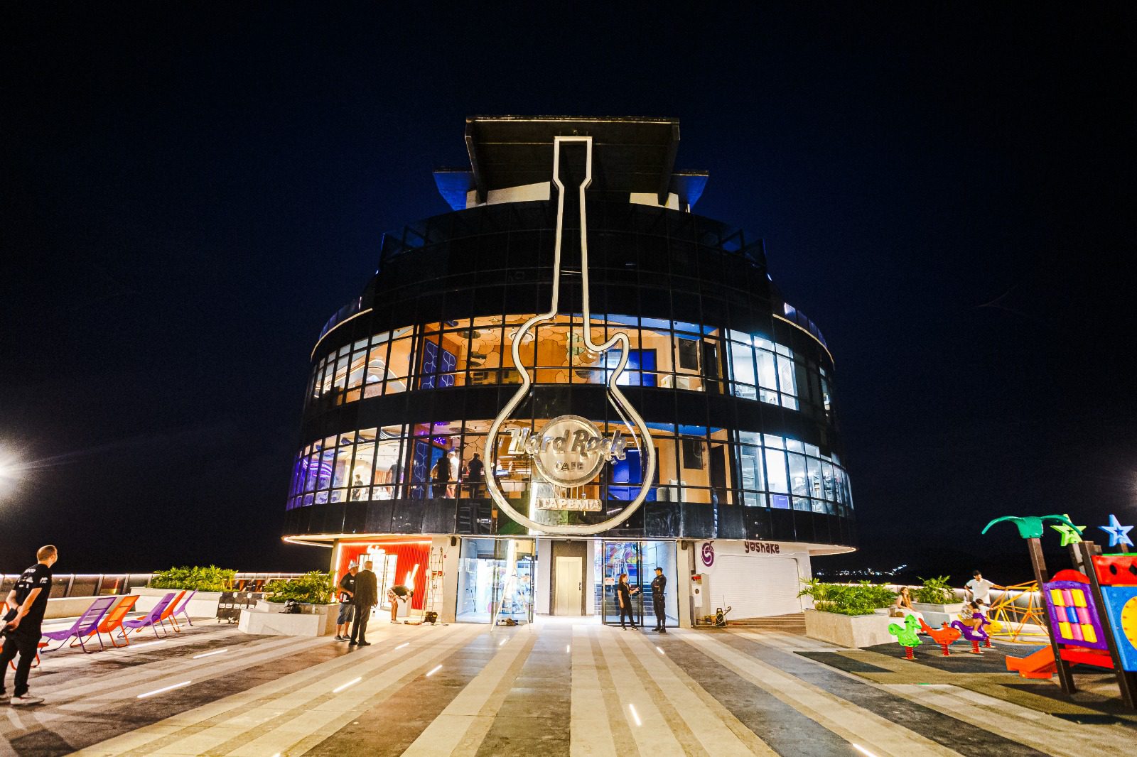 Primeiro Hard Rock Café "dentro da água" no mundo é inaugurado em SC ...